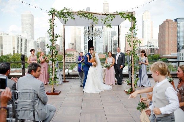 A Romantic Rooftop Wedding Against The Chicago Skyline - Wedding Chicks